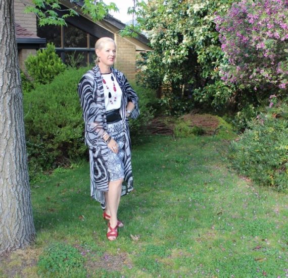 How to Mix Patterns in Your Outfit — Inside Out Style