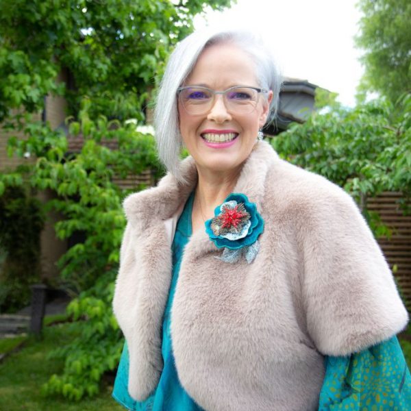 How to Wear a Brooch for the V Body Shape — Inside Out Style